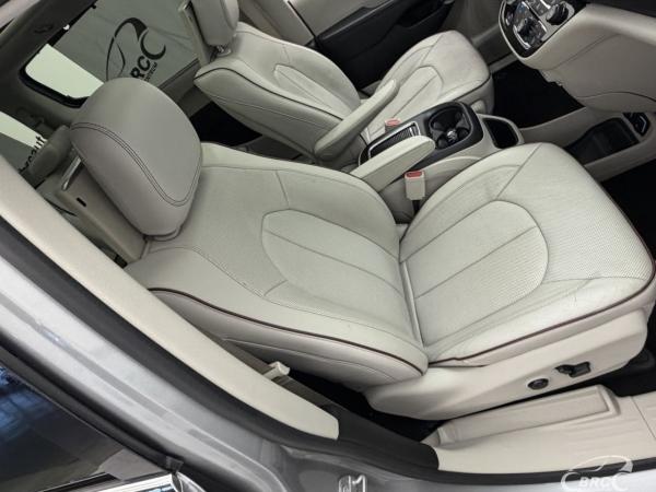 Chrysler Pacifica 2017 in Vilnius, with an engine capacity of 3.61 L and mileage of 225 thousand km for 14900 €, photo 6 on AUTOMOTO.COM.LV