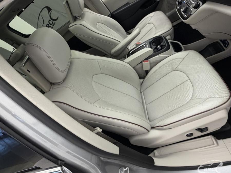 Chrysler Pacifica 2017 in Vilnius, with an engine capacity of 3.61 L and mileage of 225 thousand km for 14900 €, photo 6 on AUTOMOTO.COM.LV