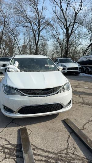 Chrysler Pacifica 2018 Klaipėda, ar dzinēja tilpumu 3.60 L un nobraukumu 250 tūkst. km par 8350 €, foto 5 vietnē AUTOMOTO.COM.LV