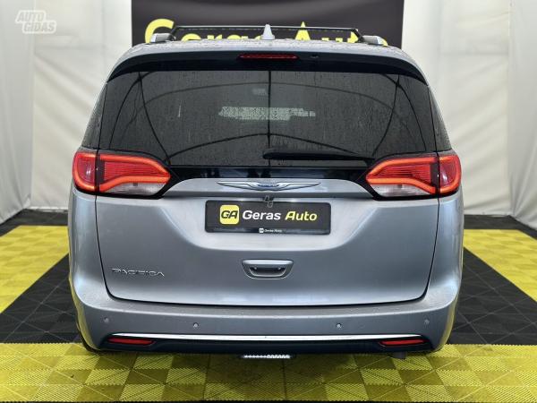 Chrysler Pacifica 2018 in Avizieniai, with an engine capacity of 3.60 L and mileage of 140 thousand km for 17700 €, photo 5 on AUTOMOTO.COM.LV