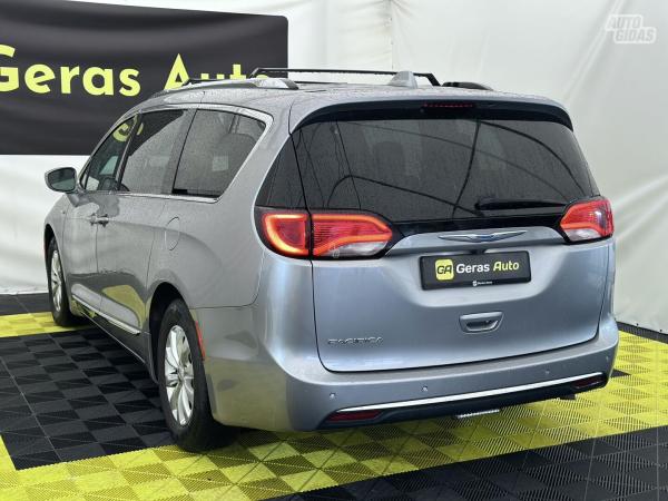 Chrysler Pacifica 2018 in Avizieniai, with an engine capacity of 3.60 L and mileage of 140 thousand km for 17700 €, photo 6 on AUTOMOTO.COM.LV