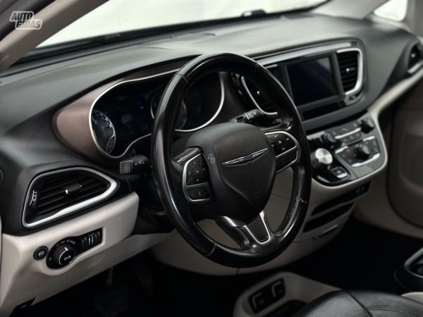 Chrysler Pacifica 2018 in Avizieniai, with an engine capacity of 3.60 L and mileage of 140 thousand km for 17700 €, photo 8 on AUTOMOTO.COM.LV