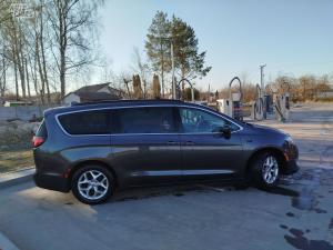 Chrysler Pacifica 2018 in Panevezys, with an engine capacity of 3.60 L and mileage of 72 thousand km for 15600 €, photo  on AUTOMOTO.COM.LV
