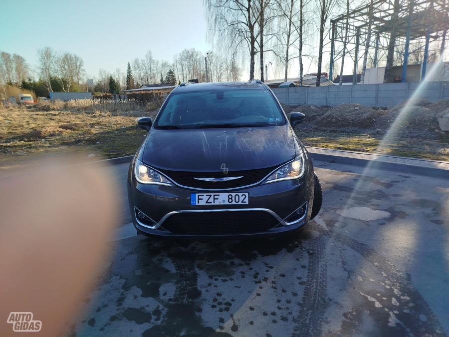 Chrysler Pacifica 2018 in Panevezys, with an engine capacity of 3.60 L and mileage of 72 thousand km for 15600 €, photo 3 on AUTOMOTO.COM.LV