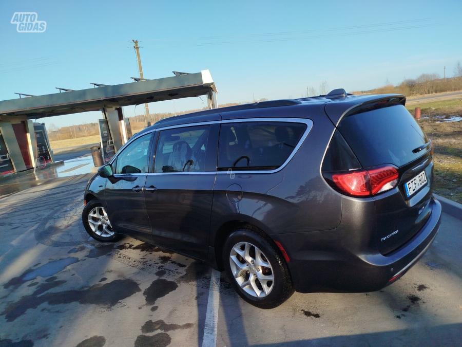 Chrysler Pacifica 2018 in Panevezys, with an engine capacity of 3.60 L and mileage of 72 thousand km for 15600 €, photo 10 on AUTOMOTO.COM.LV