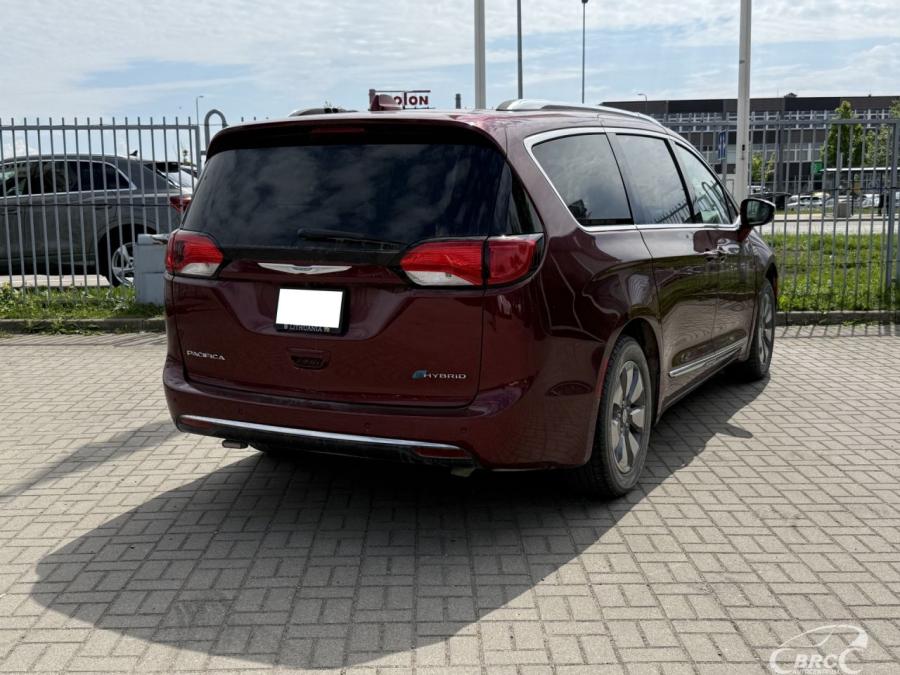 Chrysler Pacifica 2018 Klaipėda, ar dzinēja tilpumu 3.60 L un nobraukumu 212 tūkst. km par 17000 €, foto 3 vietnē AUTOMOTO.COM.LV