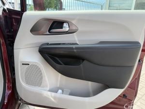 Chrysler Pacifica 2018 Klaipėda, ar dzinēja tilpumu 3.60 L un nobraukumu 212 tūkst. km par 17000 €, foto 5 vietnē AUTOMOTO.COM.LV