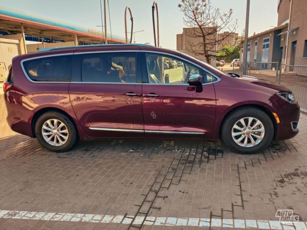 Chrysler Pacifica 2018 in Vilnius, with an engine capacity of 3.60 L and mileage of 201 thousand km for 17499 €, photo 4 on AUTOMOTO.COM.LV