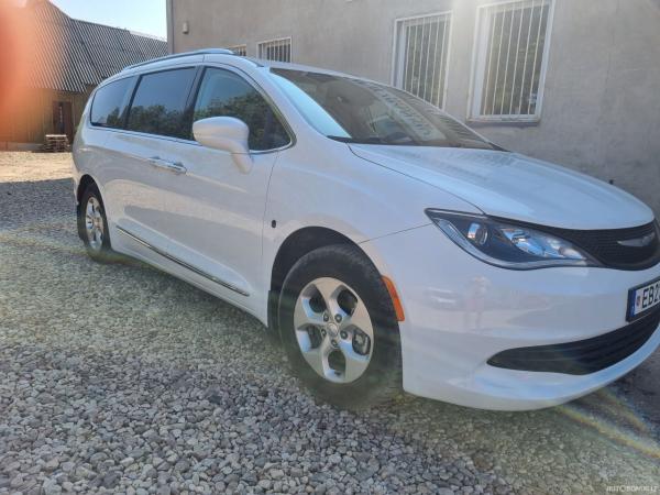 Chrysler Pacifica 2018 in Vilnius, with an engine capacity of 3.60 L and mileage of 199 thousand km for 17900 €, photo 2 on AUTOMOTO.COM.LV