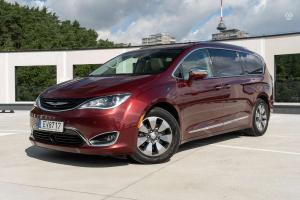 Chrysler Pacifica 2018 in Vilnius, with an engine capacity of 3.60 L and mileage of 155 thousand km for 18000 €, photo  on AUTOMOTO.COM.LV