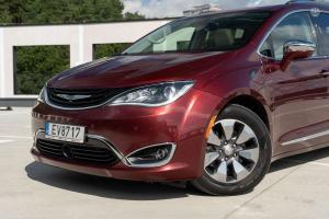 Chrysler Pacifica 2018 in Vilnius, with an engine capacity of 3.60 L and mileage of 155 thousand km for 18000 €, photo 3 on AUTOMOTO.COM.LV