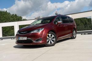 Chrysler Pacifica 2018 in Vilnius, with an engine capacity of 3.60 L and mileage of 155 thousand km for 18000 €, photo 4 on AUTOMOTO.COM.LV