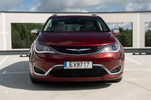 Chrysler Pacifica 2018 in Vilnius, with an engine capacity of 3.60 L and mileage of 155 thousand km for 18000 €, photo 6 on AUTOMOTO.COM.LV