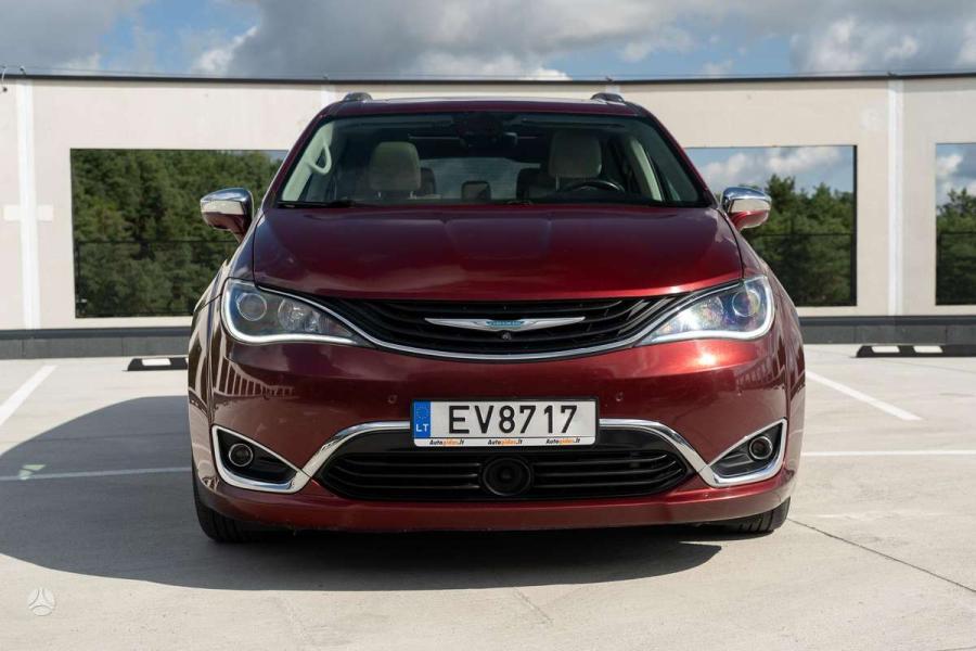 Chrysler Pacifica 2018 in Vilnius, with an engine capacity of 3.60 L and mileage of 155 thousand km for 18000 €, photo 6 on AUTOMOTO.COM.LV