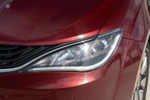 Chrysler Pacifica 2018 in Vilnius, with an engine capacity of 3.60 L and mileage of 155 thousand km for 18000 €, photo 7 on AUTOMOTO.COM.LV