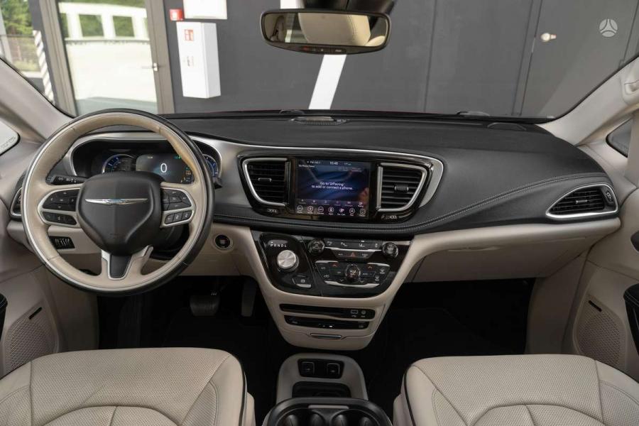 Chrysler Pacifica 2018 in Vilnius, with an engine capacity of 3.60 L and mileage of 155 thousand km for 18000 €, photo 17 on AUTOMOTO.COM.LV