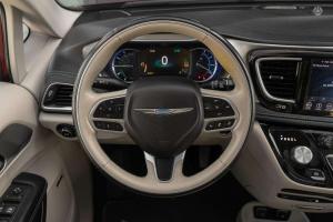 Chrysler Pacifica 2018 in Vilnius, with an engine capacity of 3.60 L and mileage of 155 thousand km for 18000 €, photo 18 on AUTOMOTO.COM.LV
