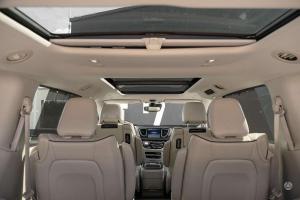Chrysler Pacifica 2018 in Vilnius, with an engine capacity of 3.60 L and mileage of 155 thousand km for 18000 €, photo 21 on AUTOMOTO.COM.LV