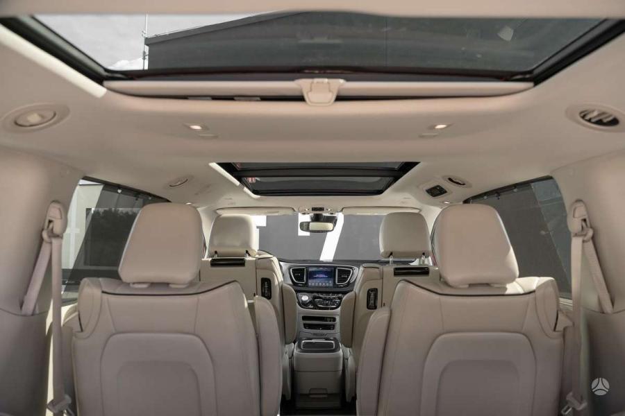 Chrysler Pacifica 2018 in Vilnius, with an engine capacity of 3.60 L and mileage of 155 thousand km for 18000 €, photo 21 on AUTOMOTO.COM.LV