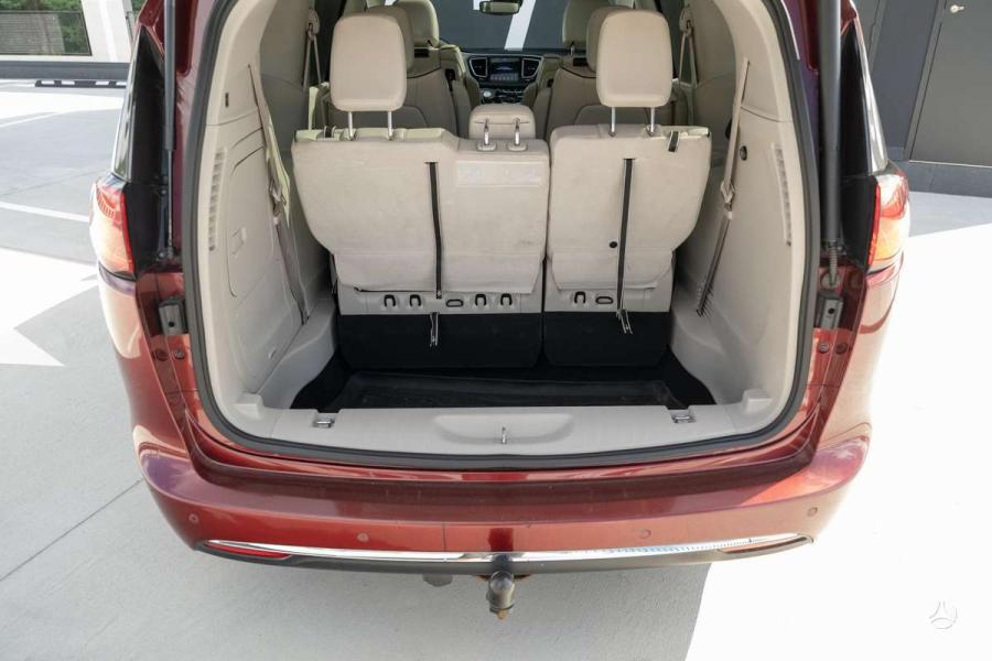 Chrysler Pacifica 2018 in Vilnius, with an engine capacity of 3.60 L and mileage of 155 thousand km for 18000 €, photo 23 on AUTOMOTO.COM.LV