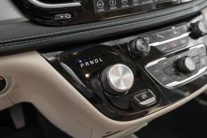 Chrysler Pacifica 2018 in Vilnius, with an engine capacity of 3.60 L and mileage of 155 thousand km for 18000 €, photo 25 on AUTOMOTO.COM.LV