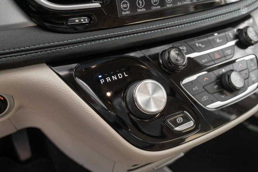Chrysler Pacifica 2018 in Vilnius, with an engine capacity of 3.60 L and mileage of 155 thousand km for 18000 €, photo 25 on AUTOMOTO.COM.LV
