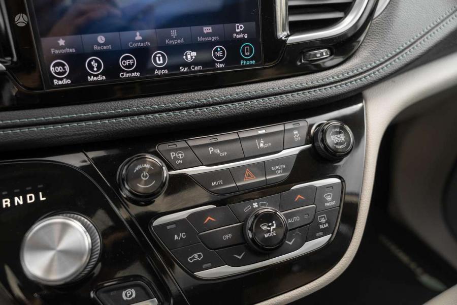 Chrysler Pacifica 2018 in Vilnius, with an engine capacity of 3.60 L and mileage of 155 thousand km for 18000 €, photo 31 on AUTOMOTO.COM.LV