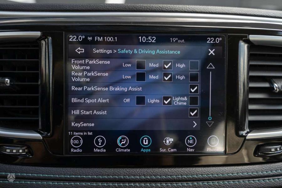 Chrysler Pacifica 2018 in Vilnius, with an engine capacity of 3.60 L and mileage of 155 thousand km for 18000 €, photo 37 on AUTOMOTO.COM.LV