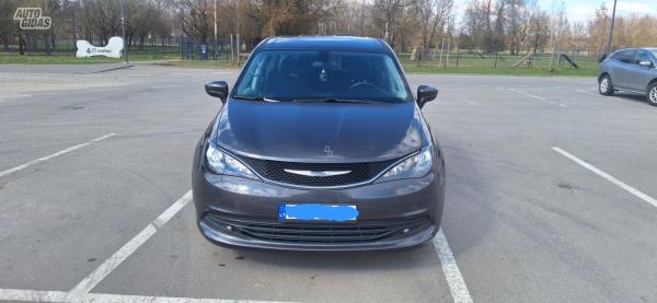 Chrysler Pacifica 2018 in Panevezys, with an engine capacity of 3.60 L and mileage of 98 thousand km for 13800 €, photo 1 on AUTOMOTO.COM.LV