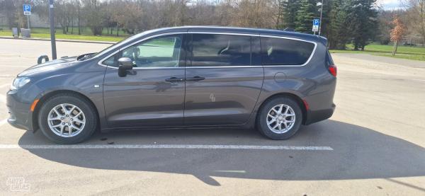 Chrysler Pacifica 2018 in Panevezys, with an engine capacity of 3.60 L and mileage of 98 thousand km for 13800 €, photo 7 on AUTOMOTO.COM.LV