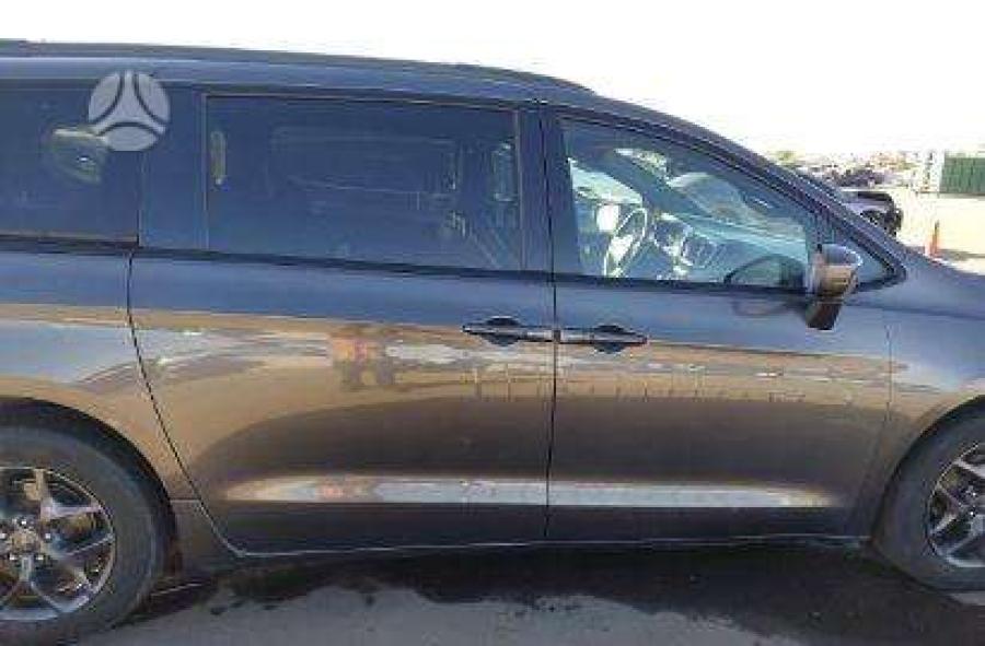 Chrysler Pacifica 2019 in Kaunas, with an engine capacity of 3.60 L and mileage of 94 thousand km for 12500 €, photo 12 on AUTOMOTO.COM.LV
