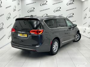 Chrysler Pacifica 2019 in Vilnius, with an engine capacity of 3.61 L and mileage of 120 thousand km for 16900 €, photo 3 on AUTOMOTO.COM.LV