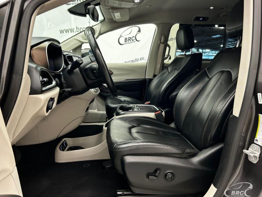 Chrysler Pacifica 2019 in Vilnius, with an engine capacity of 3.61 L and mileage of 120 thousand km for 16900 €, photo 6 on AUTOMOTO.COM.LV