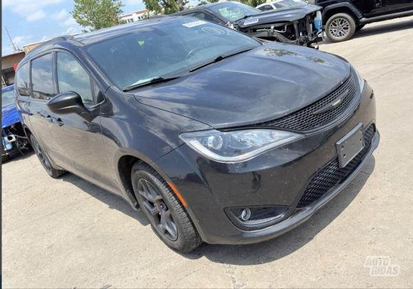Chrysler Pacifica 2019 in Klaipeda, with an engine capacity of 3.60 L and mileage of 213 thousand km for 10500 €, photo 1 on AUTOMOTO.COM.LV