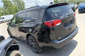Chrysler Pacifica 2019 in Klaipeda, with an engine capacity of 3.60 L and mileage of 213 thousand km for 10500 €, photo 6 on AUTOMOTO.COM.LV