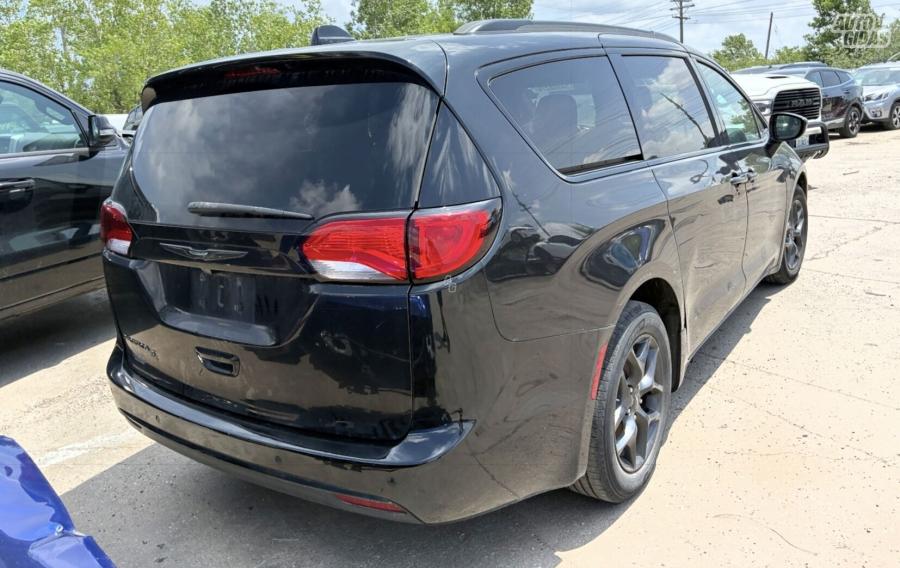 Chrysler Pacifica 2019 in Klaipeda, with an engine capacity of 3.60 L and mileage of 213 thousand km for 10500 €, photo 8 on AUTOMOTO.COM.LV