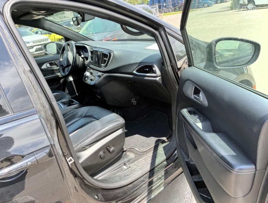 Chrysler Pacifica 2019 in Klaipeda, with an engine capacity of 3.60 L and mileage of 213 thousand km for 10500 €, photo 9 on AUTOMOTO.COM.LV