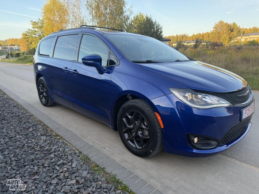 Chrysler Pacifica 2019 in Vilnius, with an engine capacity of 3.60 L and mileage of 174 thousand km for 14900 €, photo 5 on AUTOMOTO.COM.LV