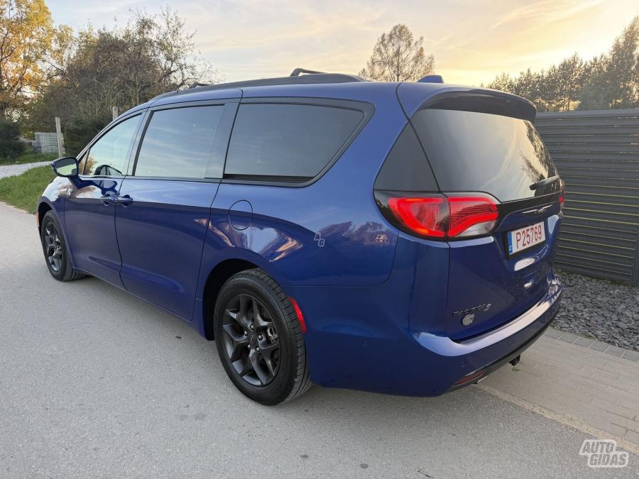 Chrysler Pacifica 2019 Viļņa, ar dzinēja tilpumu 3.60 L un nobraukumu 174 tūkst. km par 14900 €, foto 3 vietnē AUTOMOTO.COM.LV