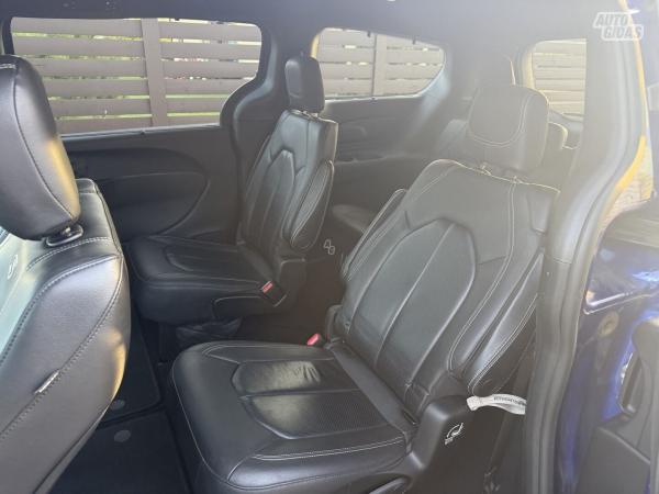 Chrysler Pacifica 2019 Viļņa vietnē Chrysler Pacifica 2019 Viļņa, ar dzinēja tilpumu 3.60 L un nobraukumu 174 tūkst. km par 14200 €, foto 9 vietnē AUTOMOTO.COM.LV