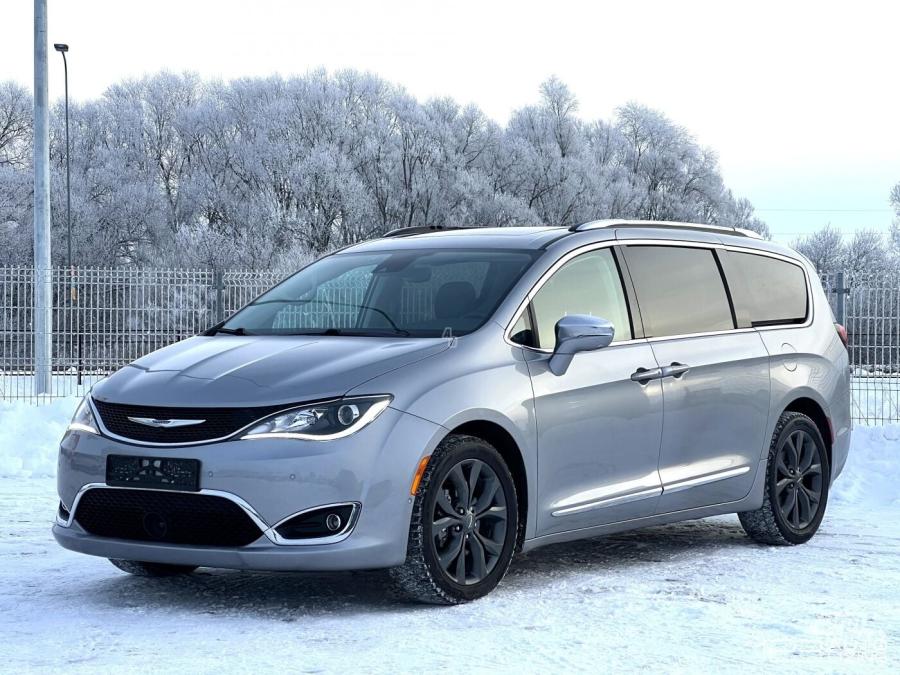 Chrysler Pacifica 2020 in Taurage, with an engine capacity of 3.60 L and mileage of 80 thousand km for 21700 €, photo 1 on AUTOMOTO.COM.LV