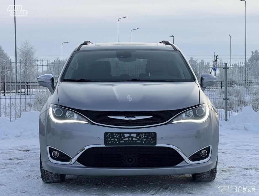 Chrysler Pacifica 2020 in Taurage, with an engine capacity of 3.60 L and mileage of 80 thousand km for 21700 €, photo 3 on AUTOMOTO.COM.LV