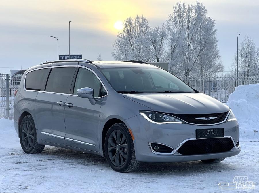 Chrysler Pacifica 2020 in Taurage, with an engine capacity of 3.60 L and mileage of 80 thousand km for 21700 €, photo 4 on AUTOMOTO.COM.LV
