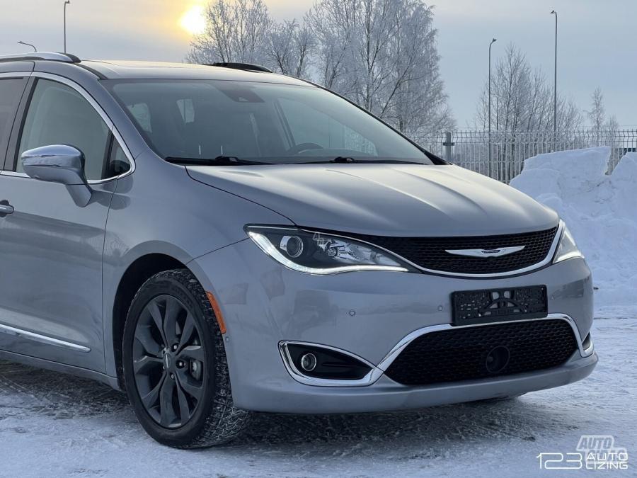 Chrysler Pacifica 2020 in Taurage, with an engine capacity of 3.60 L and mileage of 80 thousand km for 21700 €, photo 5 on AUTOMOTO.COM.LV