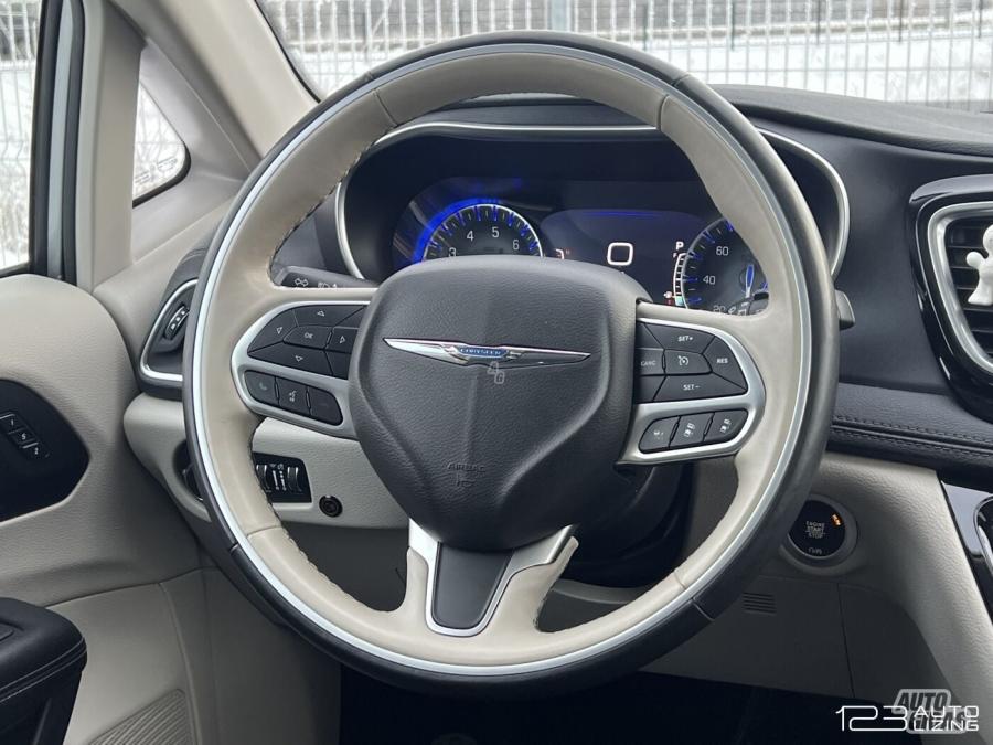 Chrysler Pacifica 2020 in Taurage, with an engine capacity of 3.60 L and mileage of 80 thousand km for 21700 €, photo 13 on AUTOMOTO.COM.LV