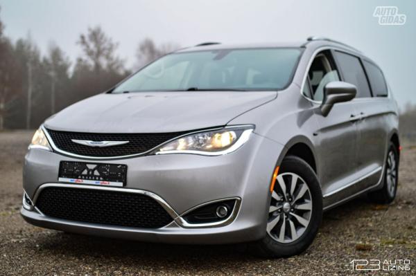 Chrysler Pacifica 2020 in Kretinga, with an engine capacity of 3.60 L and mileage of 112 thousand km for 19700 €, photo 1 on AUTOMOTO.COM.LV