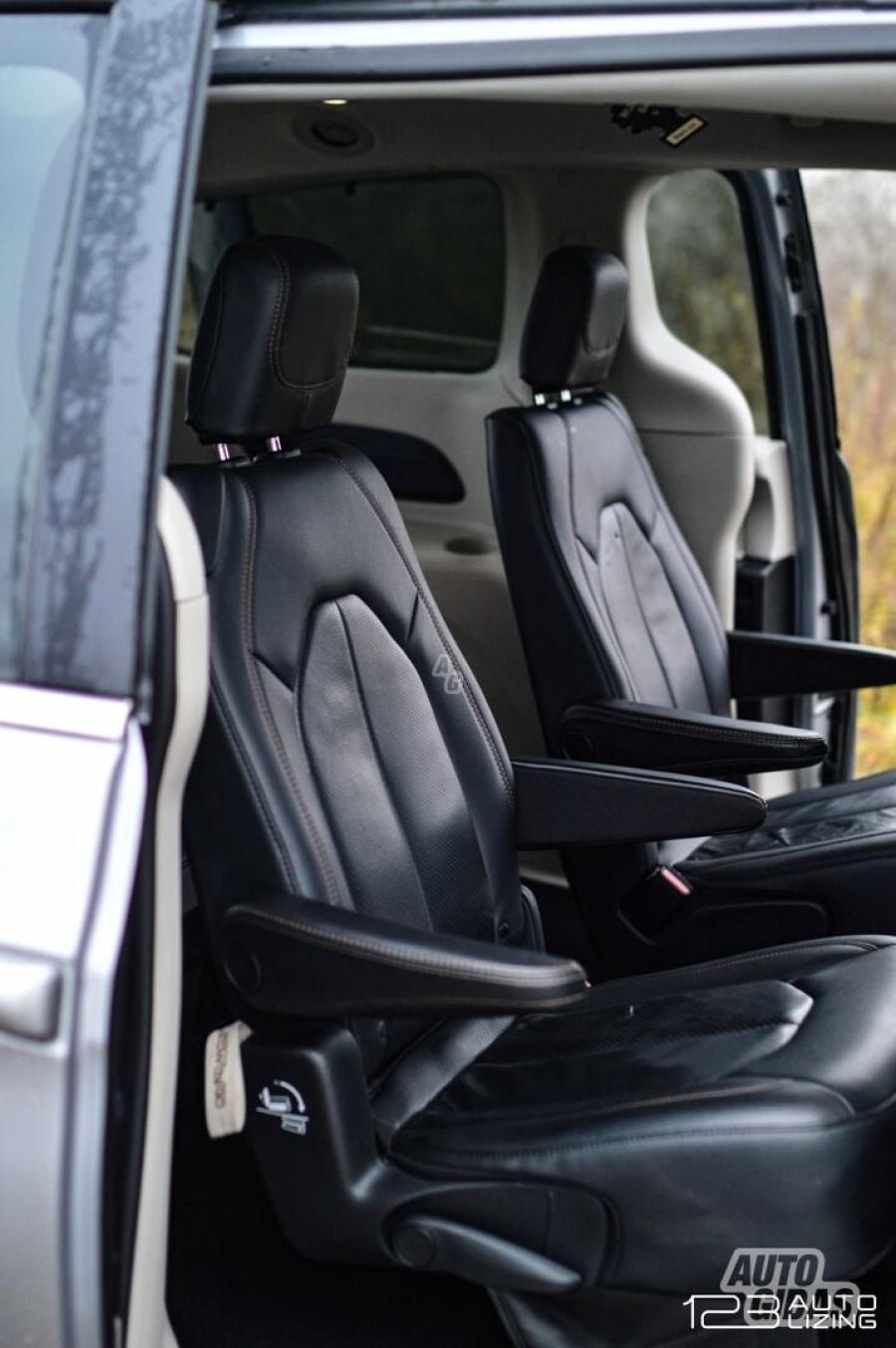 Chrysler Pacifica 2020 in Kretinga, with an engine capacity of 3.60 L and mileage of 112 thousand km for 19700 €, photo 12 on AUTOMOTO.COM.LV