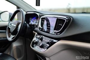 Chrysler Pacifica 2020 in Kretinga, with an engine capacity of 3.60 L and mileage of 112 thousand km for 19700 €, photo 19 on AUTOMOTO.COM.LV