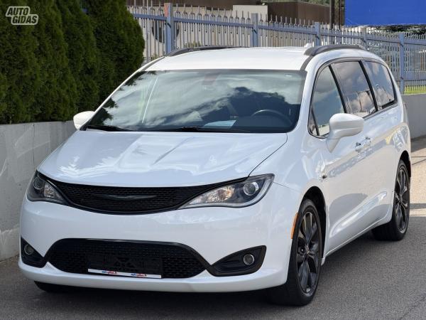 Chrysler Pacifica 2020 Viļņa, ar dzinēja tilpumu 3.60 L un nobraukumu 159 tūkst. km par 18900 €, foto 1 vietnē AUTOMOTO.COM.LV