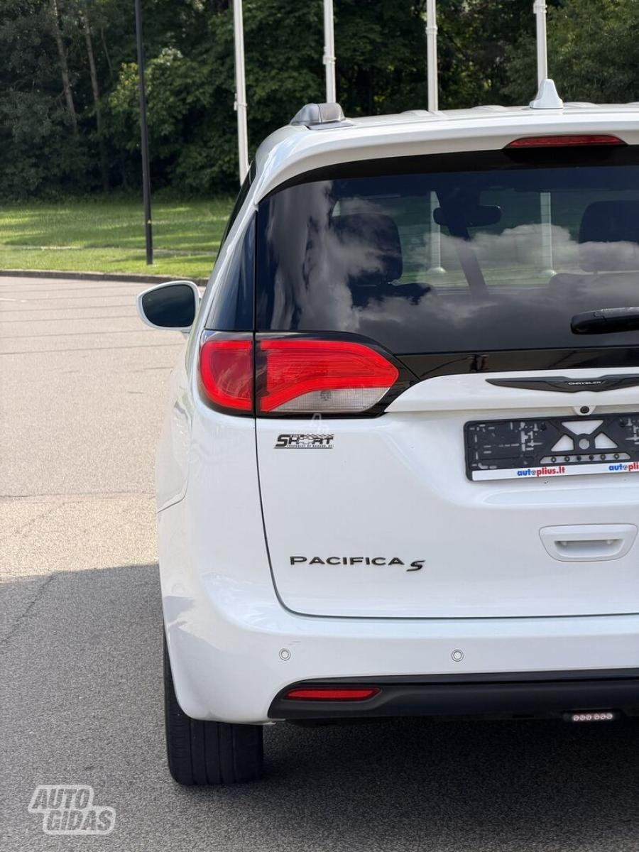 Chrysler Pacifica 2020 in Vilnius, with an engine capacity of 3.60 L and mileage of 159 thousand km for 18900 €, photo 4 on AUTOMOTO.COM.LV